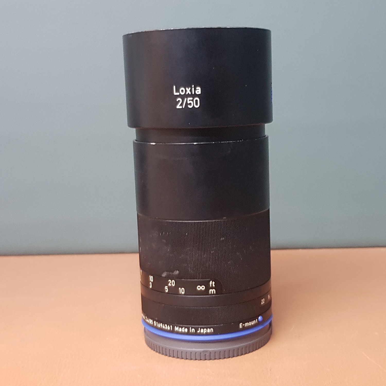 ZEISS 85mm 2.4 Sony Monut - Mega City